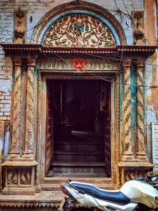 A Photo-blog: Doors of Varanasi, India! – Orange Wayfarer