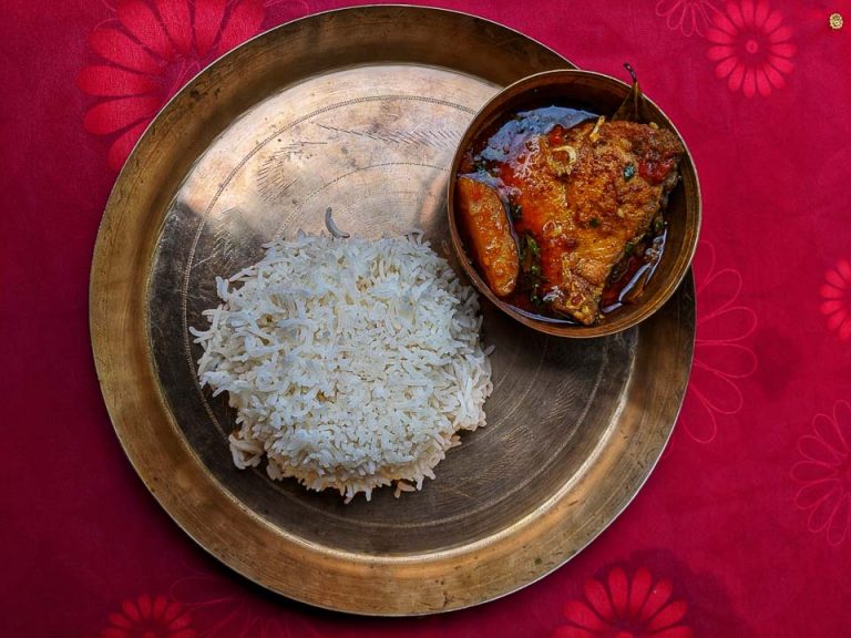 Not Your Regular Katla Macher Jhol (Bengali Style Katla Fish Curry ...