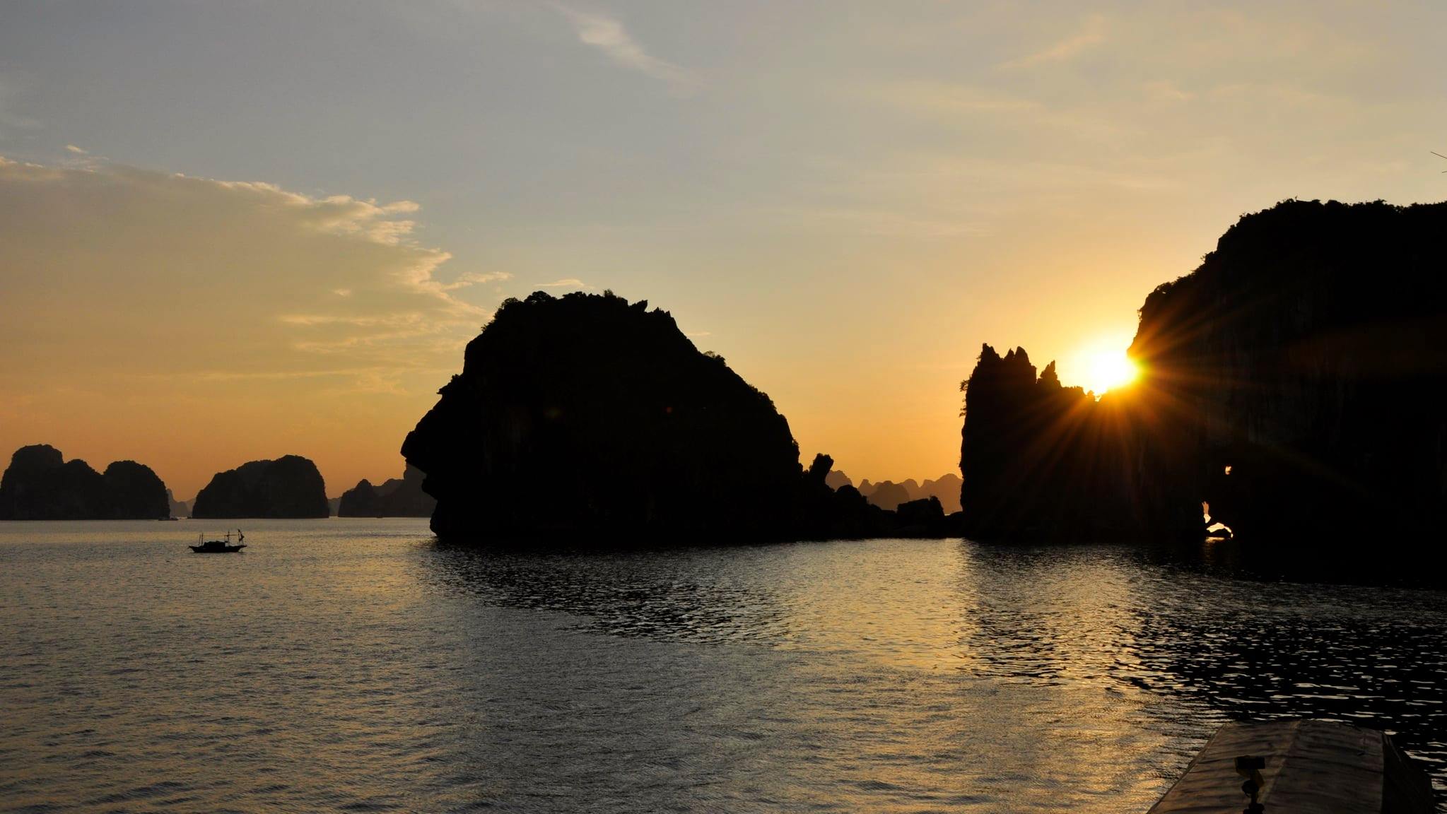 Practical Guide to Visit Halong Bay & Best things to Do – Orange Wayfarer